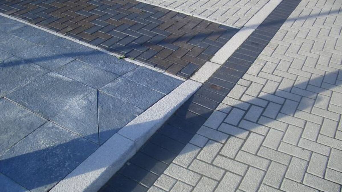 Dropper Kerb - Silver Grey Granite | CED Stone