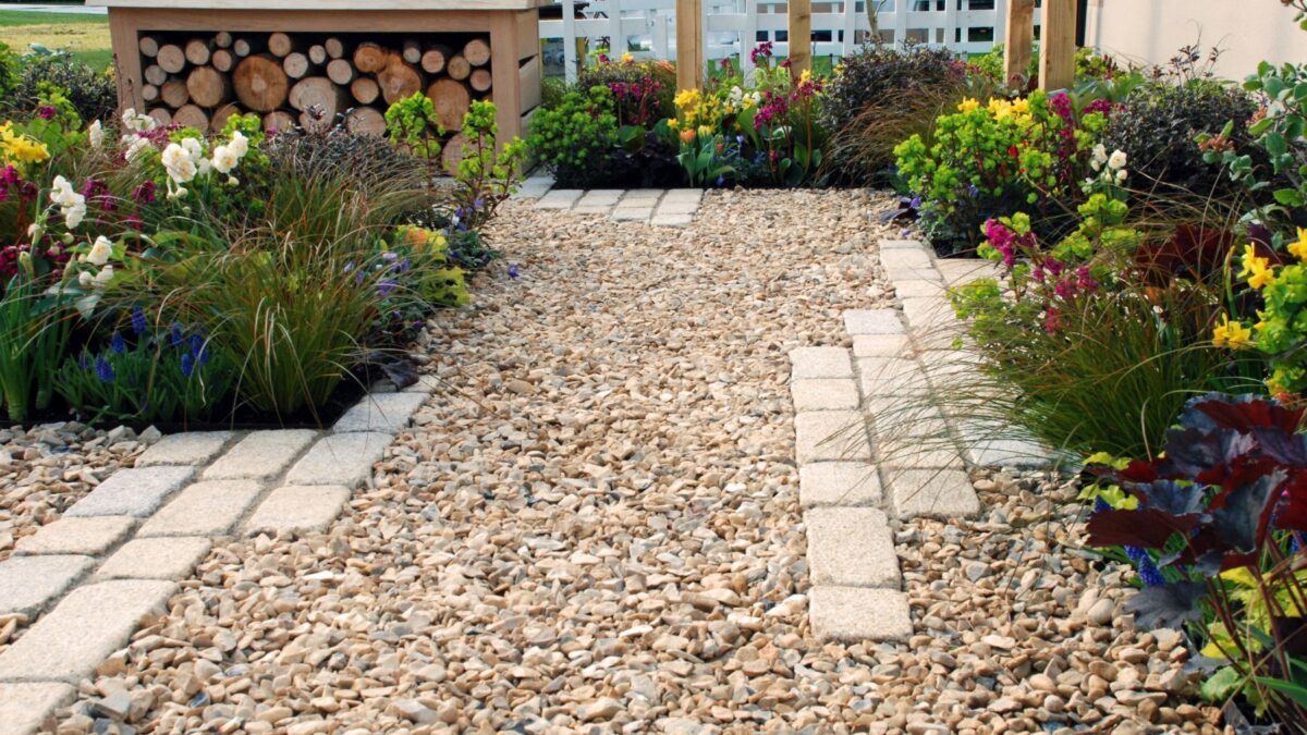 Buff Flint Gravel | CED Stone