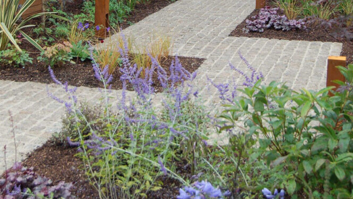 Project case study: Cropped Setts - Yellow Granite‚ Mixed… | CED Stone