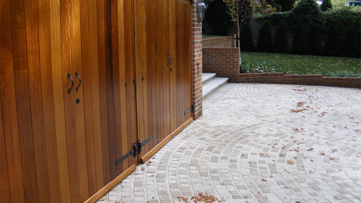 Temple Setts - Yellow Granite | CED Stone