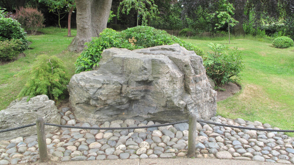 Harlequin Quartzite Rockery | CED Stone