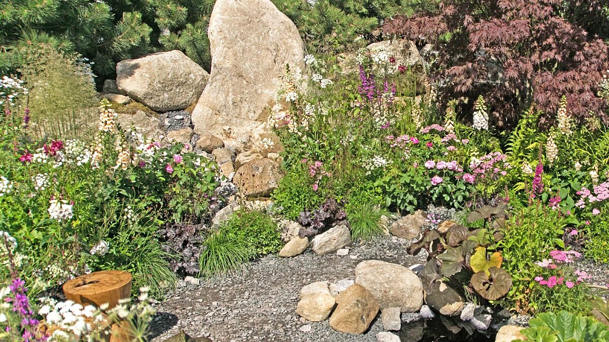 Gabbro Boulders | CED Stone